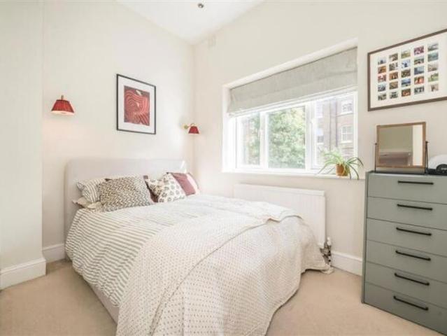 2 bedroom flat for rent in Gratton Road, West Kensington, W14