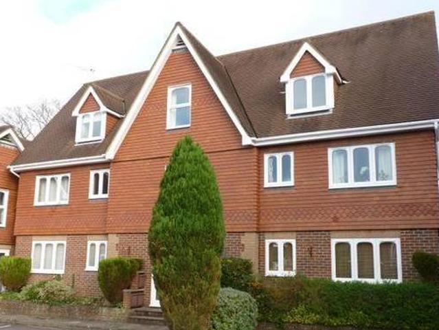 2 bedroom flat for rent in Grayshott GU26