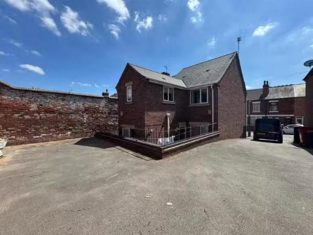 2 bedroom flat for rent in Graham Street, Ilkeston, DE7