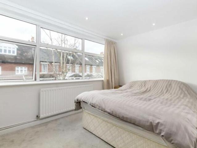 2 bedroom flat for rent in Graham Road, Wimbledon, SW19