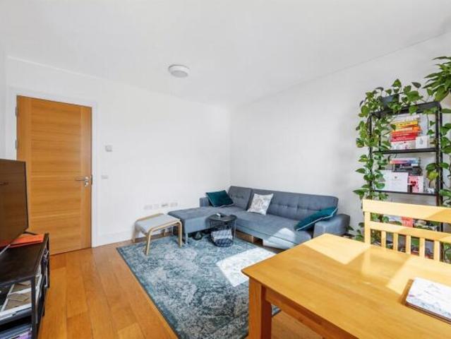 2 bedroom flat for rent in Grange Park, W5