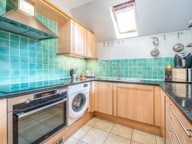 2 bedroom flat for rent in Grange Park, Ealing, W5