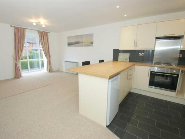 2 bedroom flat for rent in Grange Park Mews, Oakwood, Leeds, LS8