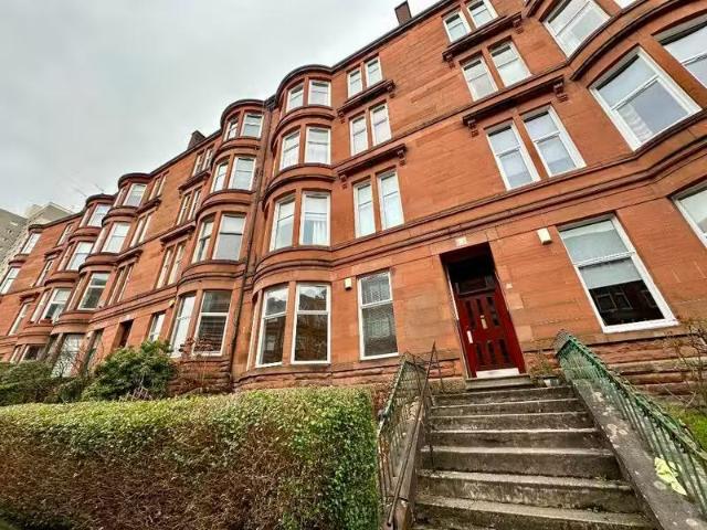 2 bedroom flat for rent in Grantley Gardens, Shawlands, Glasgo.