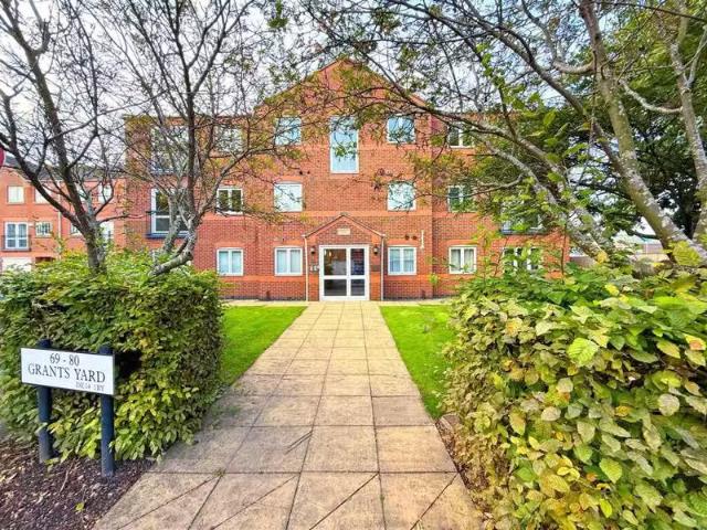 2 bedroom flat for rent in Grants Yard, Burton On Trent, DE14