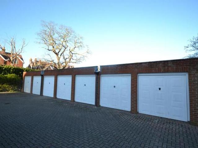 2 bedroom flat for rent in Granville Road, Eastbourne, BN20