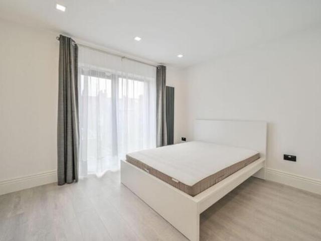 2 bedroom flat for rent in Greyhound Road, Tottenham, London, N17