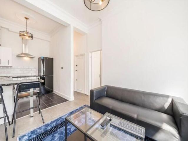 2 bedroom flat for rent in Greyhound Road, Hammersmith, W6