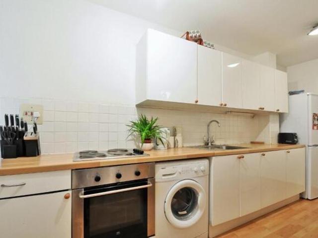 2 bedroom flat for rent in Great Brownings, London, SE21
