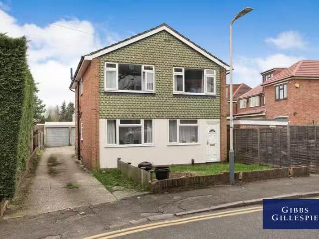 2 bedroom flat for rent in Great Central Avenue, Ruislip, HA4