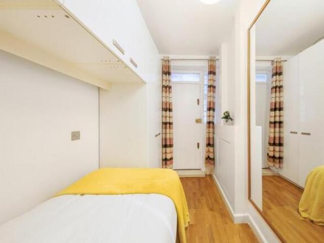 2 bedroom flat for rent in Great Cumberland Place, London, W1H