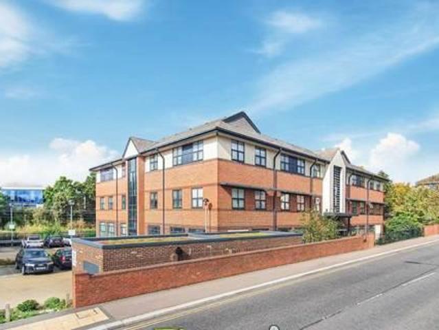 2 bedroom flat for rent in Great North Road Hatfield AL9