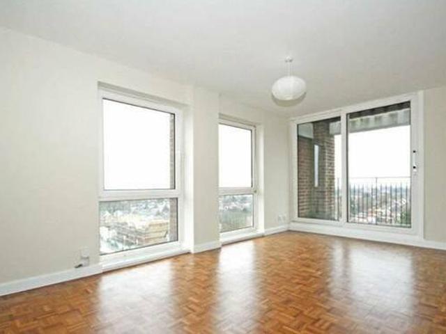 2 bedroom flat for rent in Green Vale Ealing W5