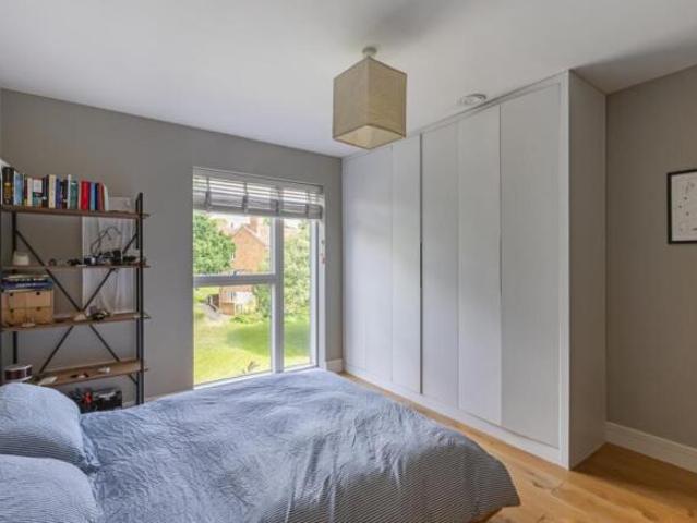 2 bedroom flat for rent in Green Dale London SE5