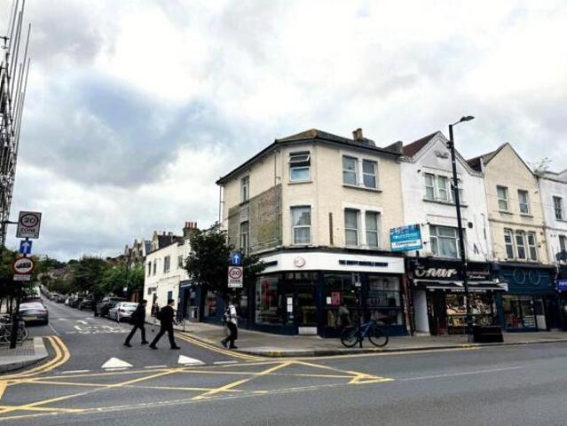 2 bedroom flat for rent in Green Lanes, Finsbury Park, N4