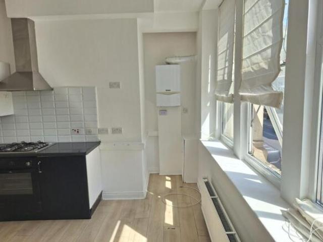 2 bedroom flat for rent in Green Lanes, London, N4