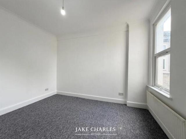 2 bedroom flat for rent in Green Lanes, London, N8
