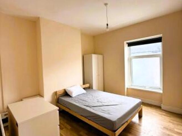 2 bedroom flat for rent in Green Street, Cardiff City, CF11