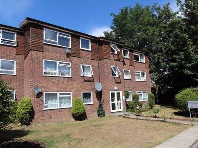 2 bedroom flat for rent in Greenacre Court TW20