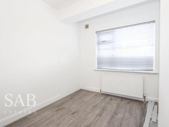 2 bedroom flat for rent in Greenford Road, Greenford, UB6