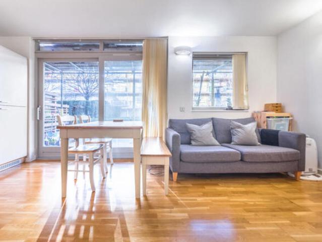 2 bedroom flat for rent in Greenroof Way, North Greenwich, SE10
