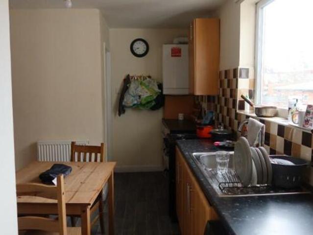 2 bedroom flat for rent in Gregory Boulevard, Hyson Green, NG7