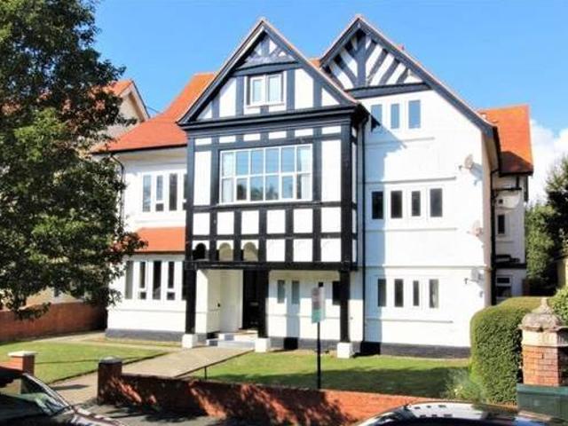 2 bedroom flat for rent in Grimston Avenue Folkestone CT20