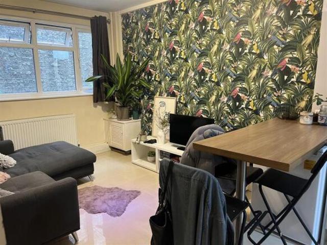2 bedroom flat for rent in Gwynne House, Turner Street, London, E1