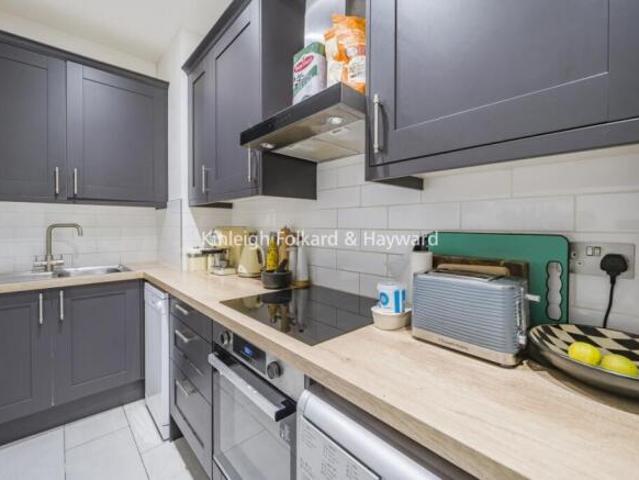 2 bedroom flat for rent in Gunnersbury Avenue, Ealing, London, W5
