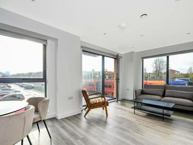 2 Bedroom Flat For Rent In Guildford