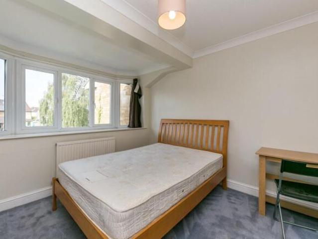 2 bedroom flat for rent in Guildford Park Avenue, Guildford, GU2