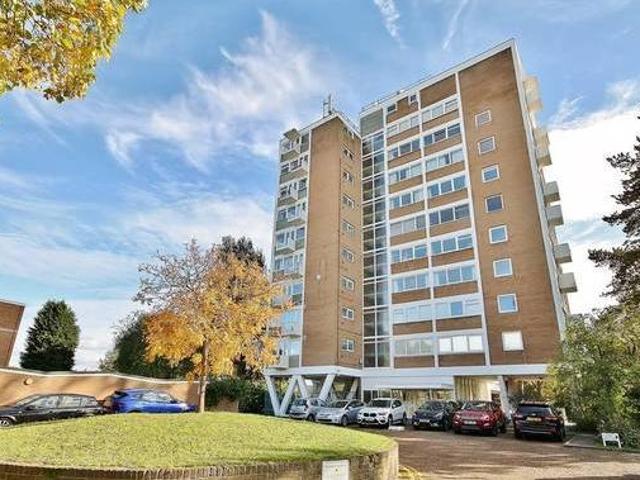 2 bedroom flat for rent in Guildford Road Woking GU22