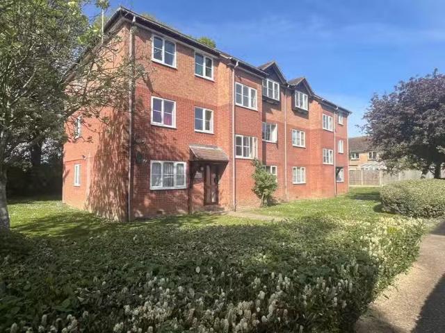 2 bedroom flat for rent in Guildford Road, Rustington, BN16