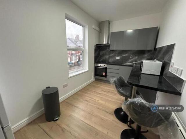 2 bedroom flat for rent in Gulson Road, Coventry, CV1