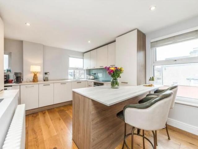 2 bedroom flat for rent in Gurdon Road, Charlton, SE7