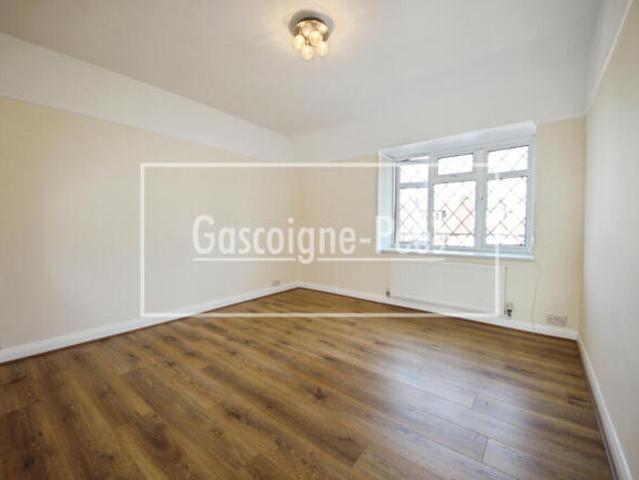 2 bedroom flat for rent in Ham Parade North Kingston, KT2