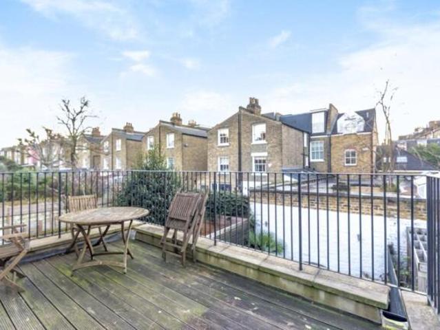 2 bedroom flat for rent in Hambalt Road, London, SW4