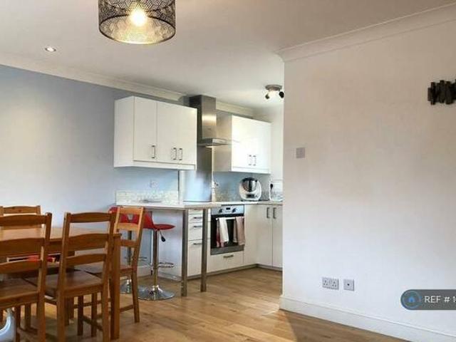 2 bedroom flat for rent in Hamilton Close London SE16