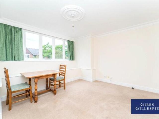 2 bedroom flat for rent in Hamilton Road, London, W5