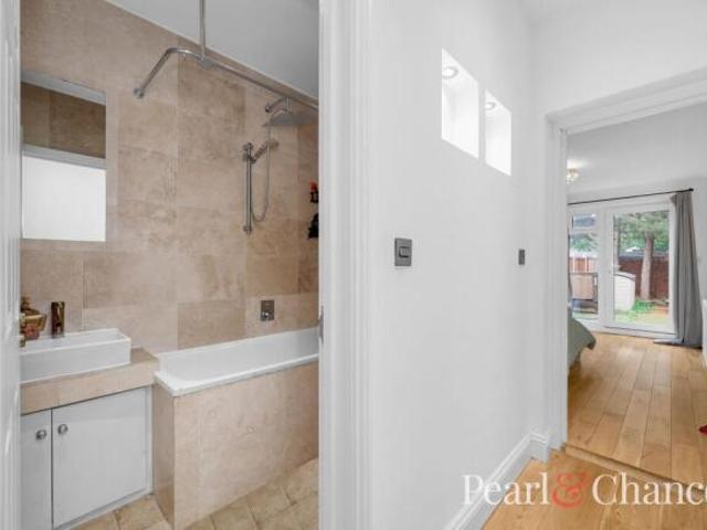 2 bedroom flat for rent in Hamilton Road, London, NW11