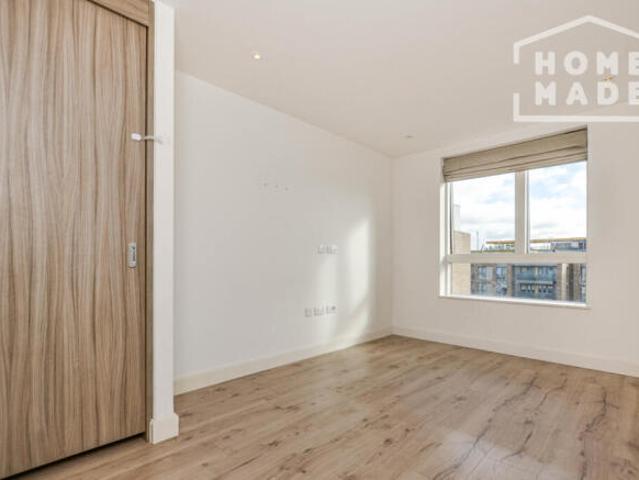 2 bedroom flat for rent in Hamlet Court, High Street, N8