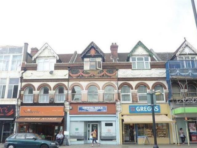 2 bedroom flat for rent in Hamlet Court Road WestcliffOnSea SS0