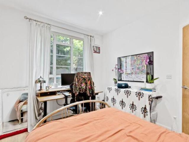 2 bedroom flat for rent in Hamlet Gardens, Ravenscourt Park, Hammersmith, W6
