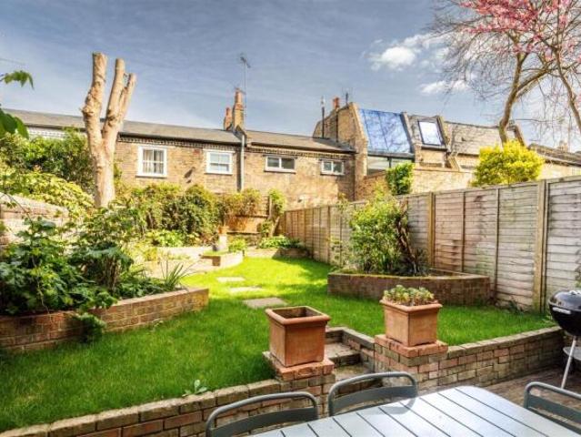 2 bedroom flat for rent in Hammersmith Grove, W6