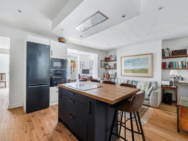 2 bedroom flat for rent in Hammersmith Grove, Brook Green, W6