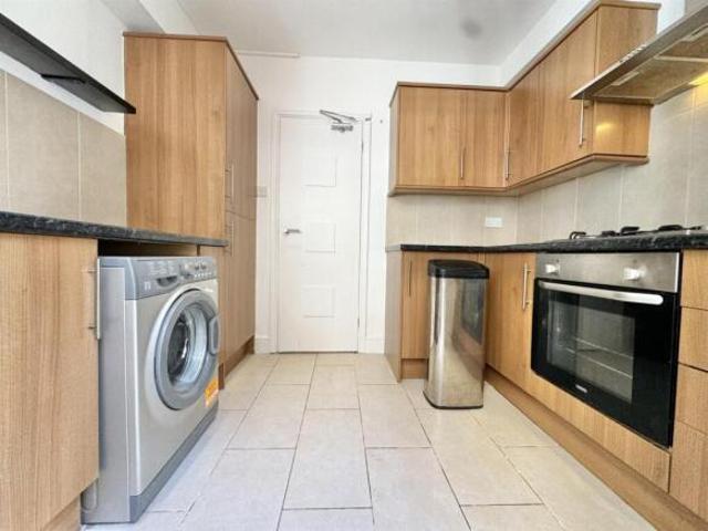 2 bedroom flat for rent in Hampden Road, Harringay, London, N8