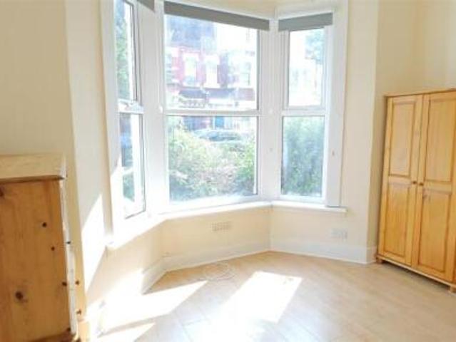 2 bedroom flat for rent in Hampden Road, Turnpike Lane, N8