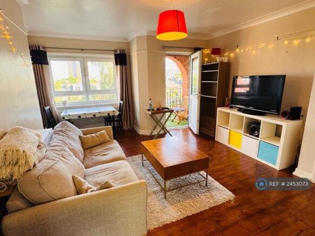 2 bedroom flat for rent in Hampstead Heath, London, NW3