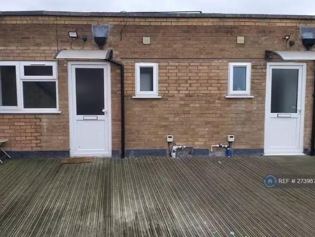 2 bedroom flat for rent in Hampton Court, Cradley Heath, B64