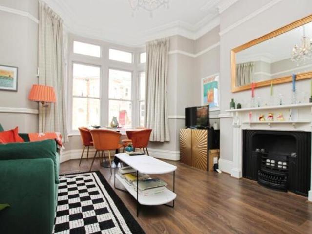 2 bedroom flat for rent in Hampton Road Redland, BS6